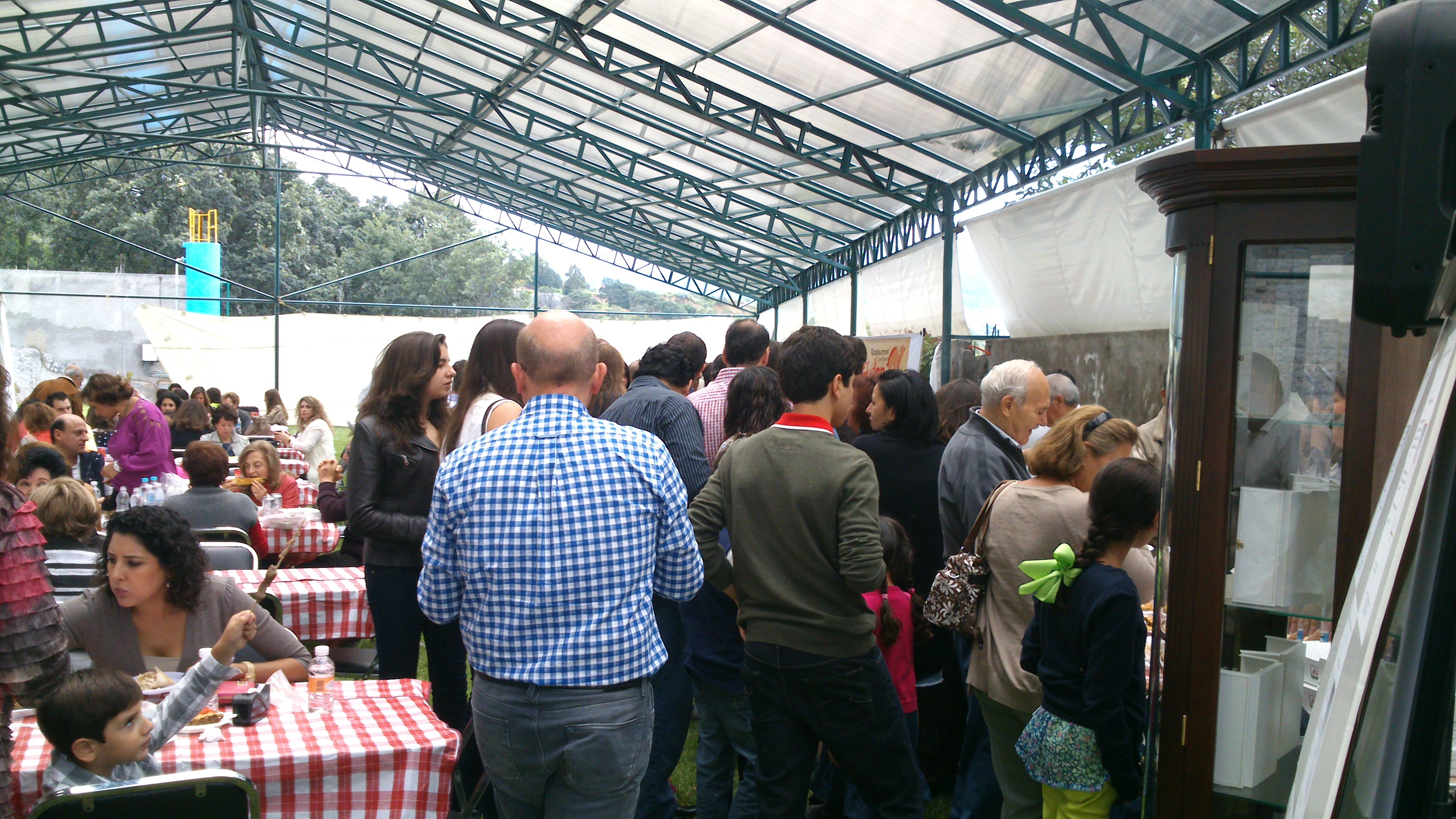 Gran Kermesse en la Catedral de San Pedro y San Pablo – Iglesia ...